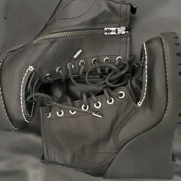 Tory Burch | Shoes | Tory Burch Howard Booties | Poshmark